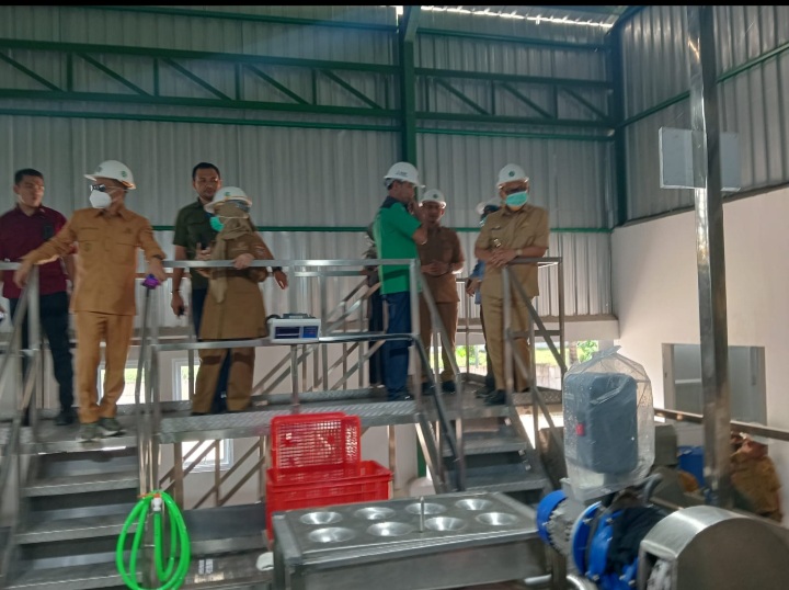 Berkunjung ke Pabrik Getah Pinus di Polman, SDK : Ini Harus Kita ...